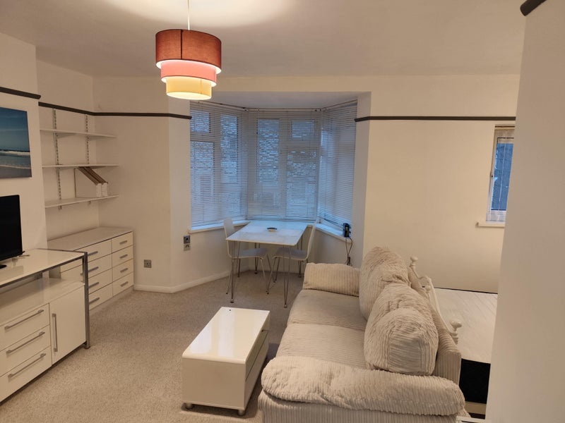 Southsea - Studio Flat, St. James's Road, PO5 - To Rent Now for £897.00 p/m