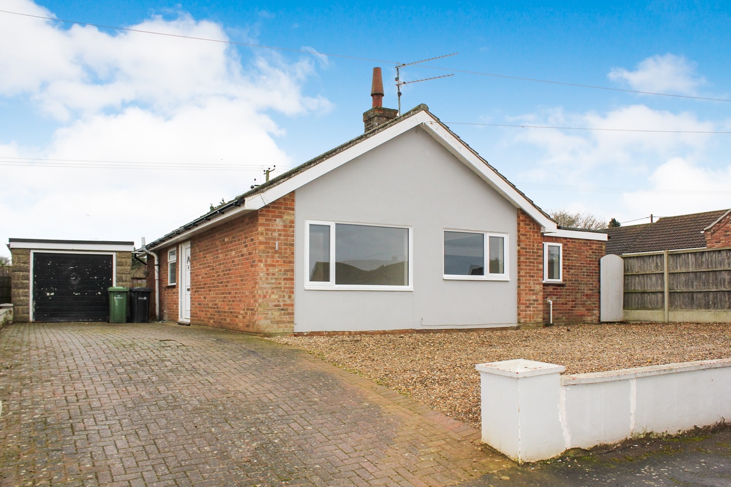 East Winch, King's Lynn - 4 Bed Bungalow, Hall Farm Gardens, PE32 - To ...
