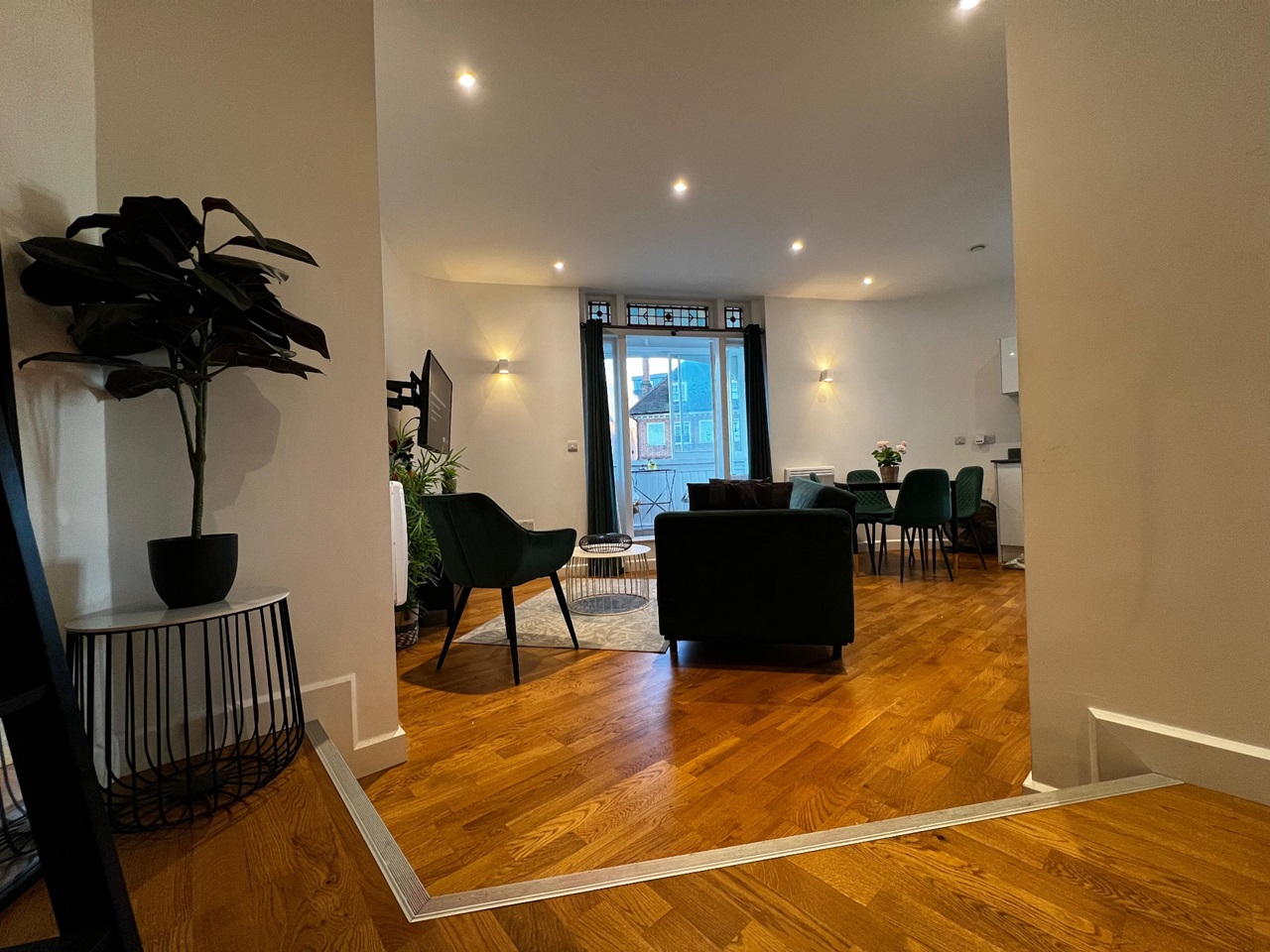 Staines-Upon-Thames - 1 Bed Flat, Clarence Street, TW18 - To Rent Now ...