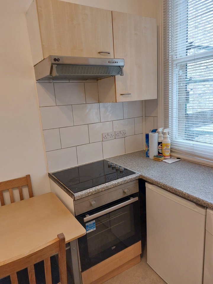London - Studio Flat, Saltram Crescent, W9 - To Rent Now for £950.00 p/m