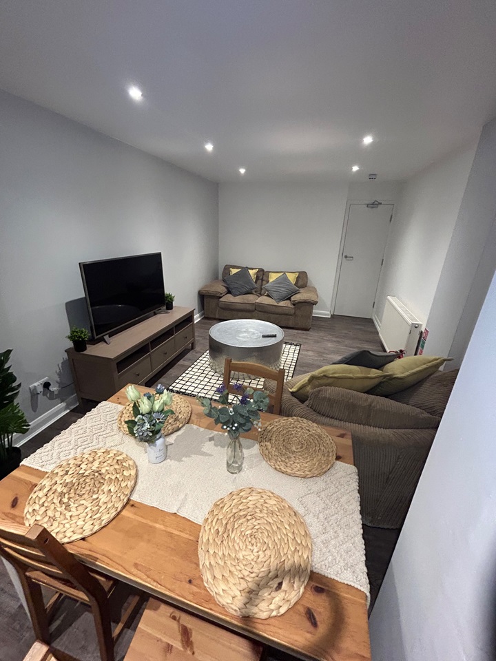 Crawley - Room in a Shared House, Denchers Plat, RH11 - To Rent Now for ...