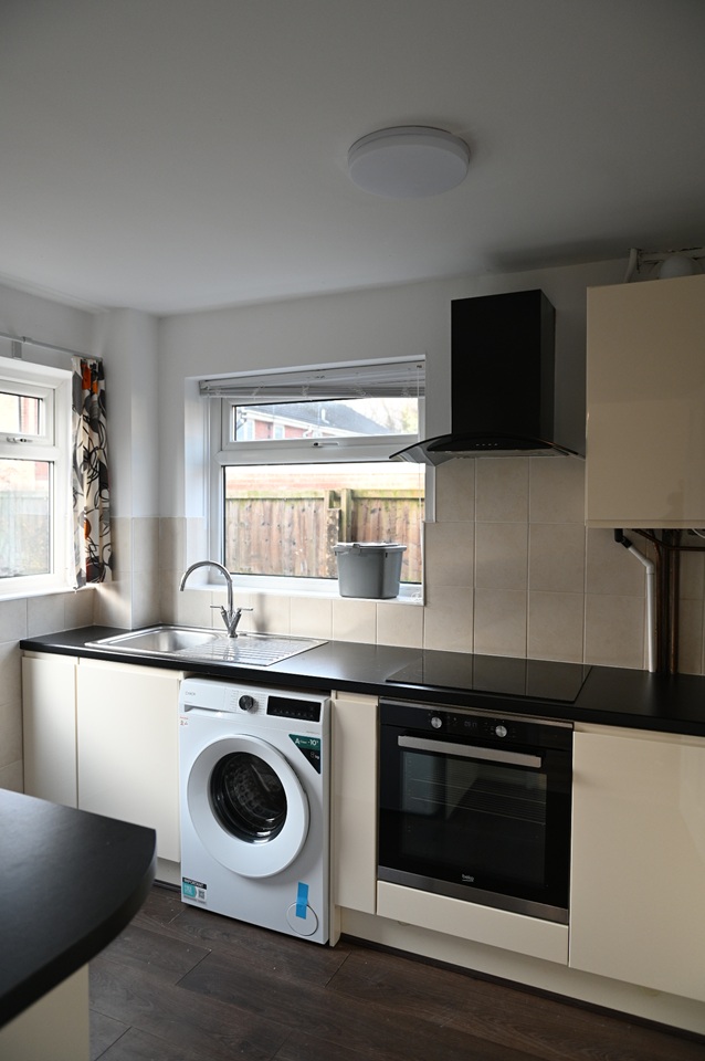 Sale - 3 Bed Semi-Detached House, Riley Close, M33 - To Rent Now for £ ...