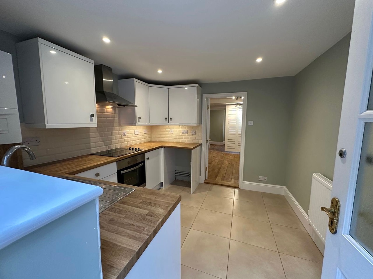 Southsea - Studio Flat, Queens Place, PO5 - To Rent Now for £800.00 p/m