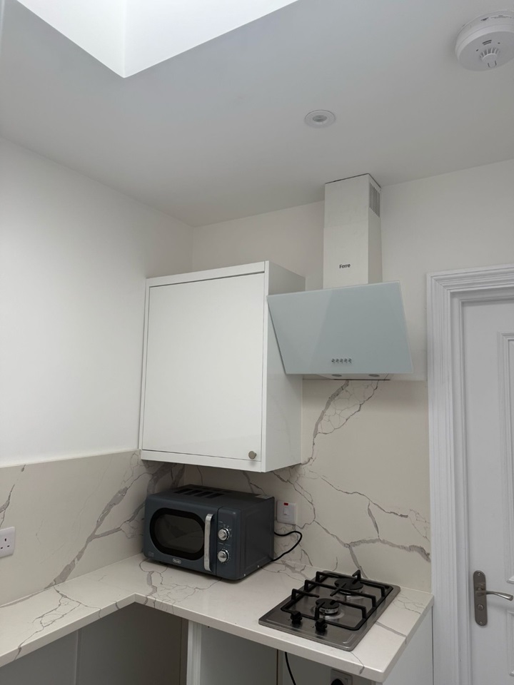Ilford - Studio Flat, Ashurst Drive, IG6 - To Rent Now for £1,000.00 p/m