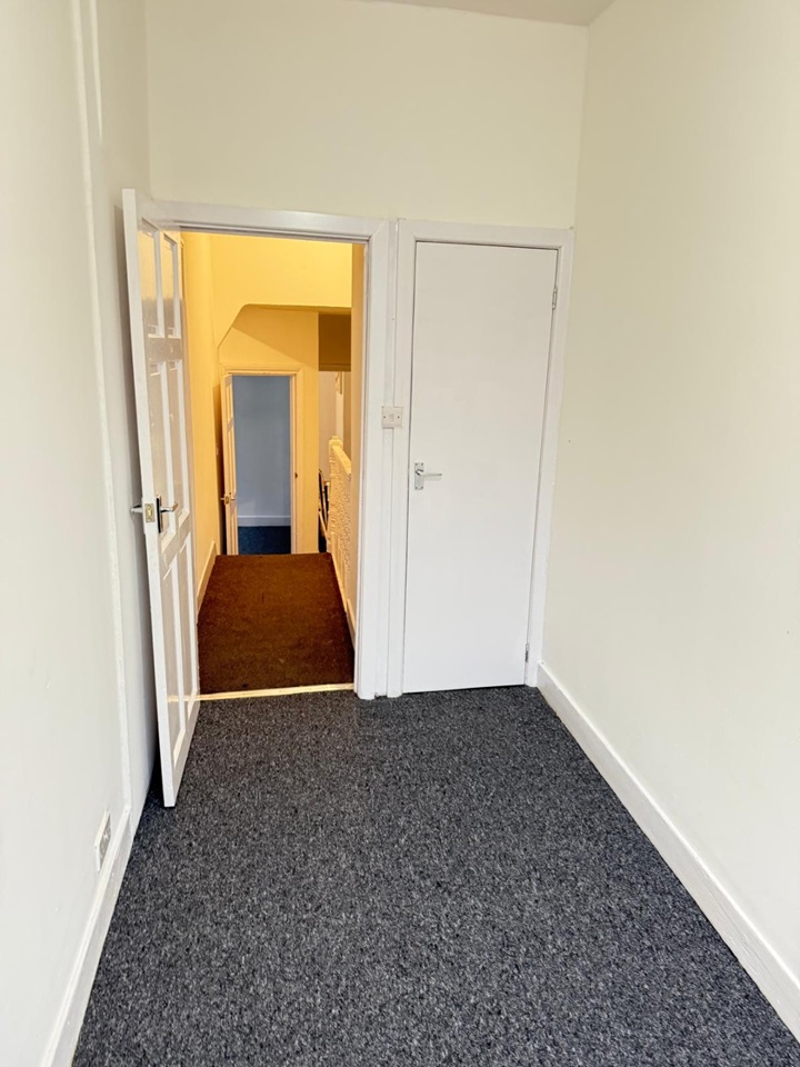 London - 3 Bed Maisonette, Sellincourt Road, SW17 - To Rent Now for £ ...