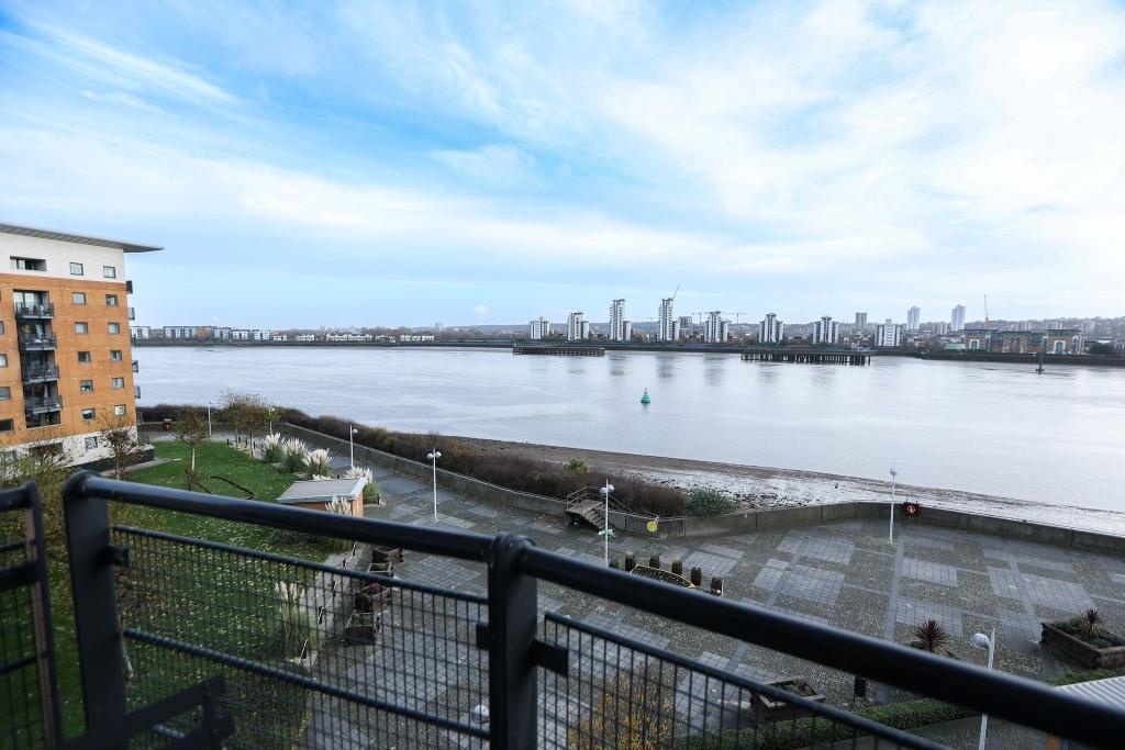 London - 2 Bed Flat, Gallions Point, E16 - To Rent Now for £1,970.00 p/m