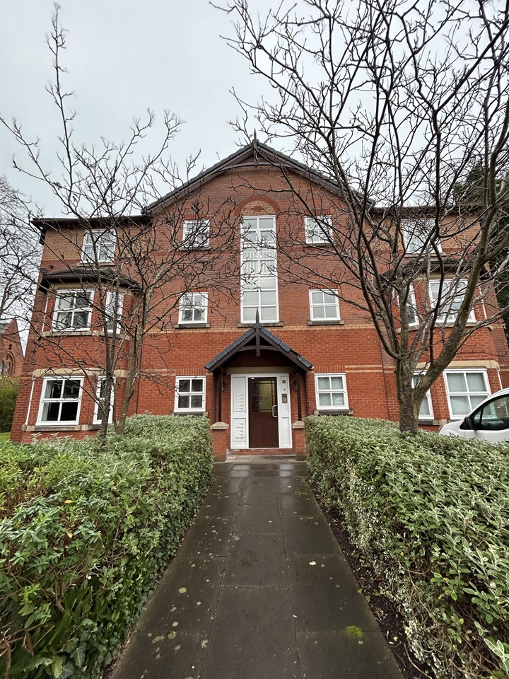 Manchester - 2 Bed Flat, Brigadier Close, M20 - To Rent Now for £1,000. ...