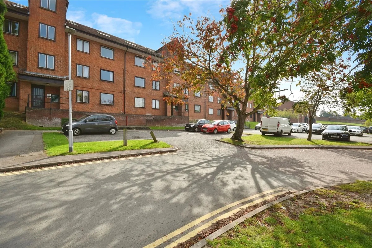 Reading - 2 Bed Flat, Tippett Rise, RG2 - To Rent Now for £1,450.00 p/m