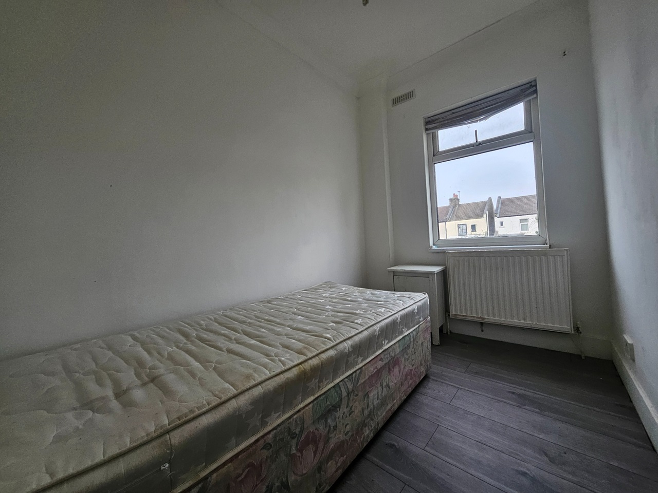 Enfield - Room in a Shared House, Durants Road, EN3 - To Rent Now for £ ...