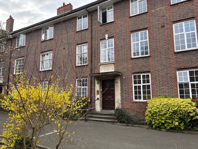 London - 3 Bed Flat, Chandos Court, N14 - To Rent Now for £2,000.00 p/m