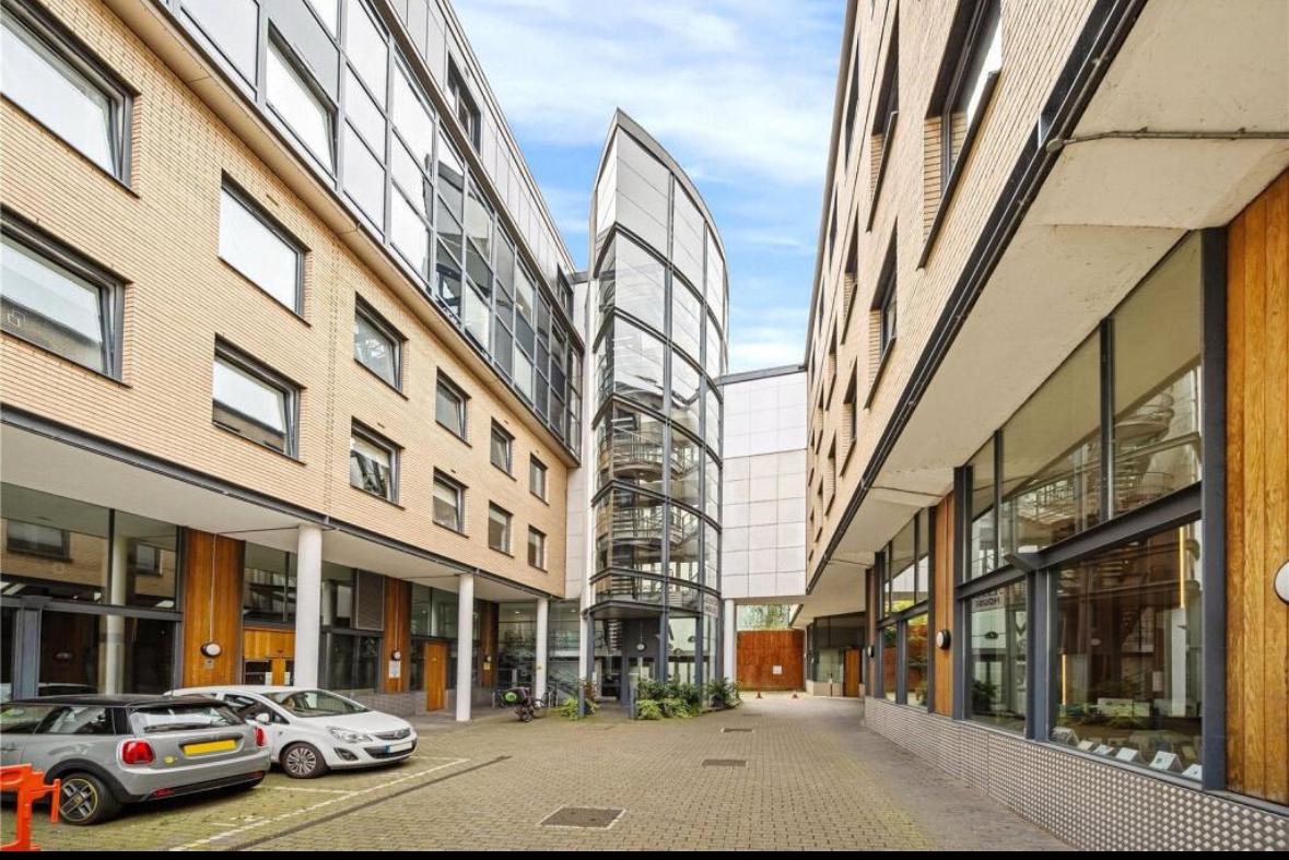 Wandsworth Town - 1 Bed Flat, Red Lion Square, SW18 - To Rent Now for £ ...