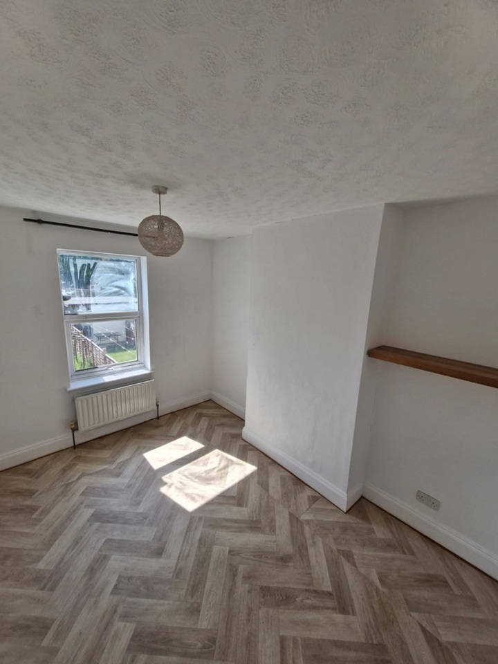 Swanscombe - 2 Bed Terraced House, Southfleet Road, DA10 - To Rent Now for £1,450.00 p/m