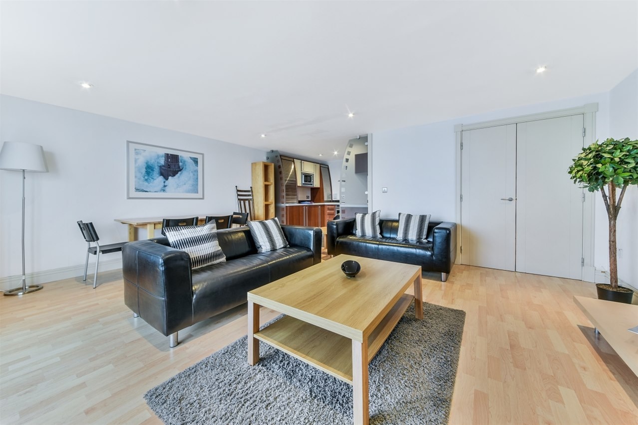 London - 2 Bed Flat, Newton Place, E14 - To Rent Now for £2,495.00 p/m