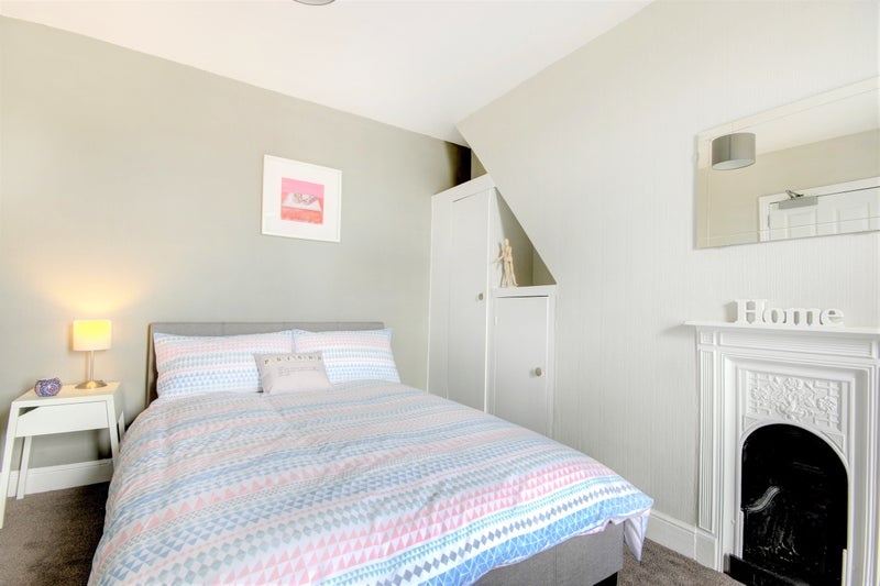 Swindon - Room in a Shared House, Croft Road, SN1 - To Rent Now for £ ...