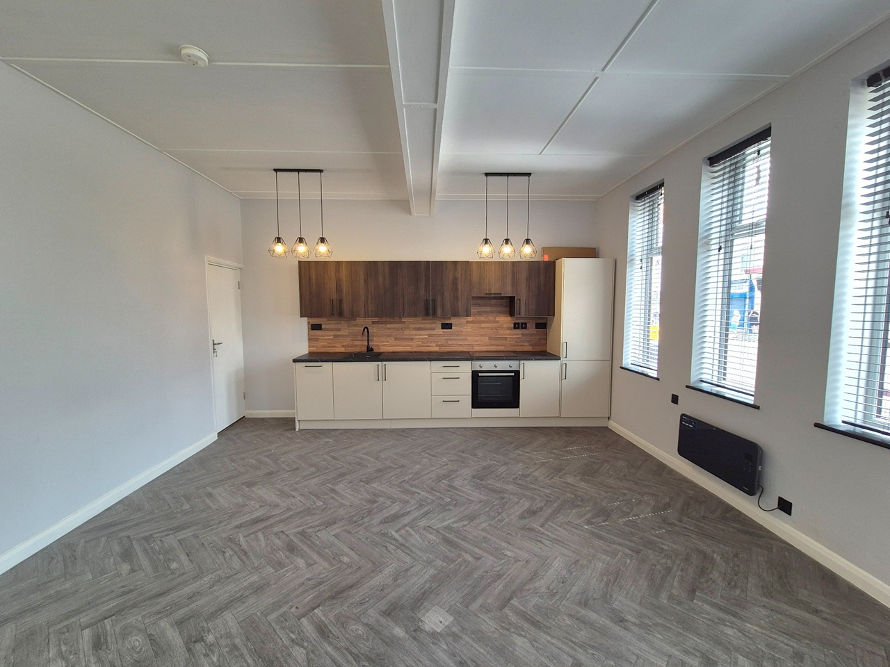 Gillingham - 1 Bed Flat, Gillingham Road, ME7 - To Rent Now for £1,300. ...