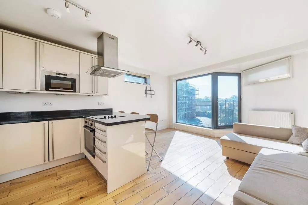 London - 2 Bed Flat, Meridian Court, SE15 - To Rent Now for £1,900.00 p/m