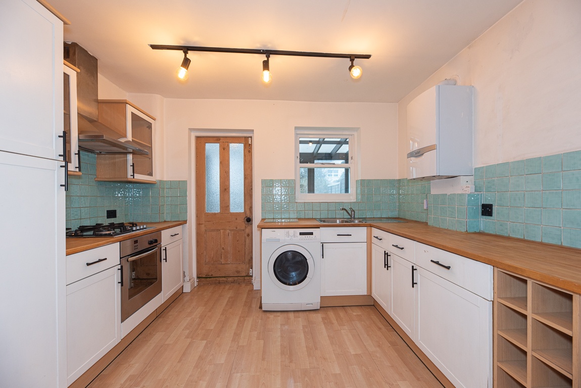 London - 2 Bed Flat, Penwith Road, SW18 - To Rent Now for £2,200.00 p/m