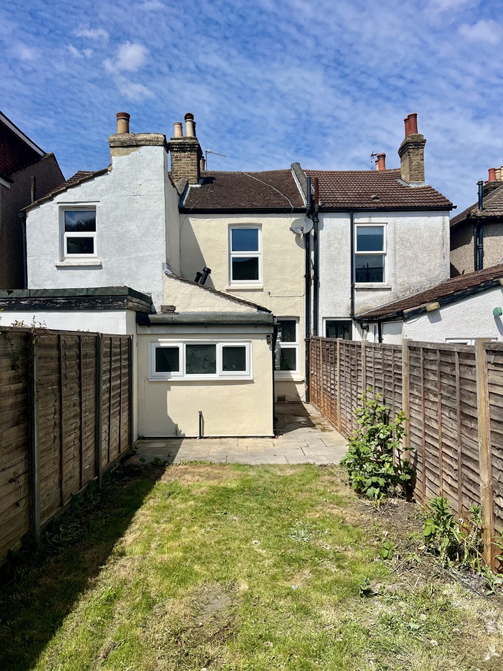 Croydon - 2 Bed Terraced House, Warren Road, CR0 - To Rent Now for £ ...
