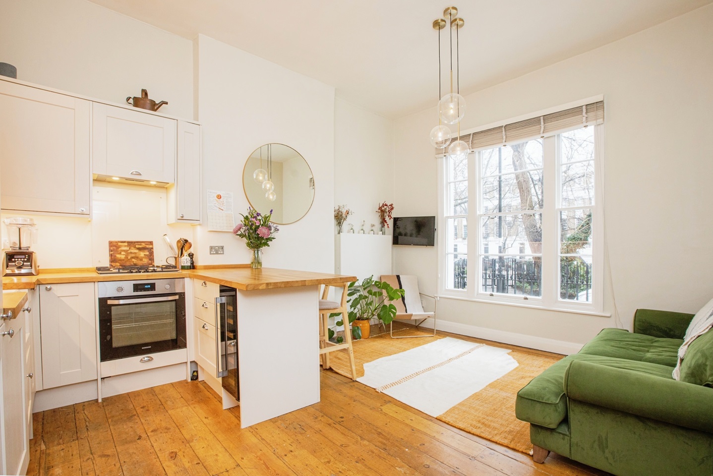 London - 1 Bed Flat, Milner Square, N1 - To Rent Now for £2,500.00 p/m