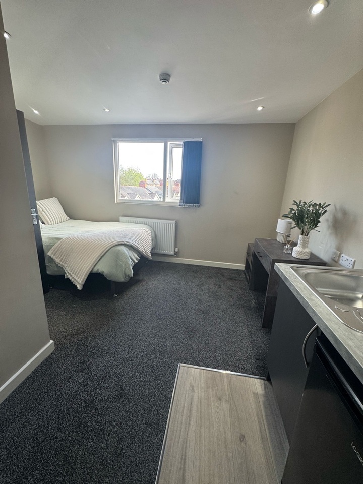 Coventry - Studio Flat, Gulson Road, CV1 - To Rent Now for £700.00 p/m