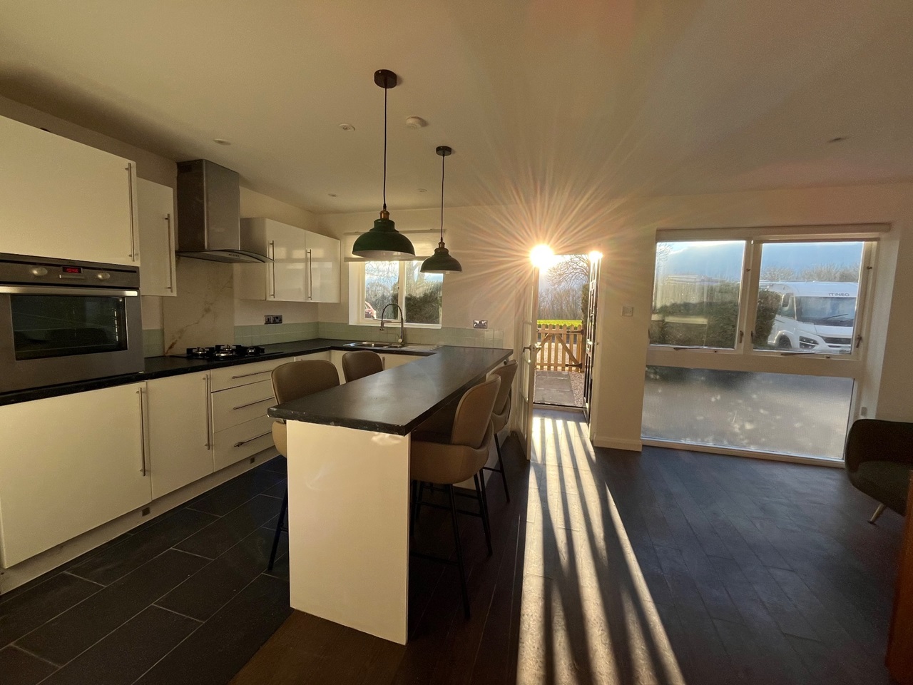 Redhill - Room in a Shared House, Common Road, RH1 - To Rent Now for £ ...