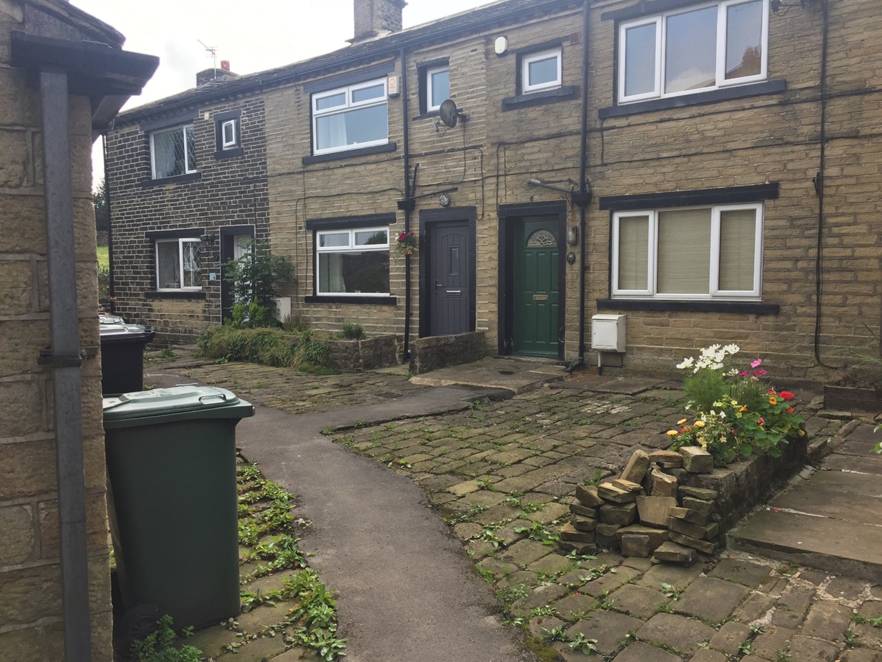 Denholme, Bradford - 2 Bed Terraced House, Foster Square, BD13 - To ...