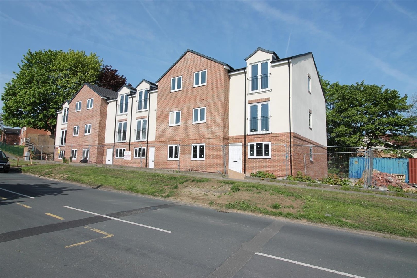 Wakefield - 1 Bed Flat, Hendal Rise, WF2 - To Rent Now for £700.00 p/m