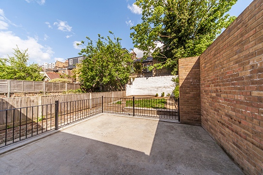 London - 1 Bed Flat, Loftus Road, W12 - To Rent Now for £1,700.00 p/m