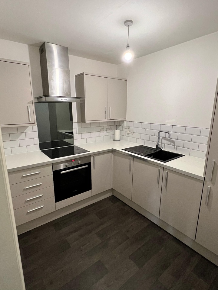 Leeds - 2 Bed Flat, Mansion View, LS7 - To Rent Now for £1,075.00 p/m