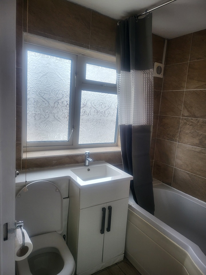 Basildon - 3 Bed Terraced House, Linford Drive, SS14 - To Rent Now for ...