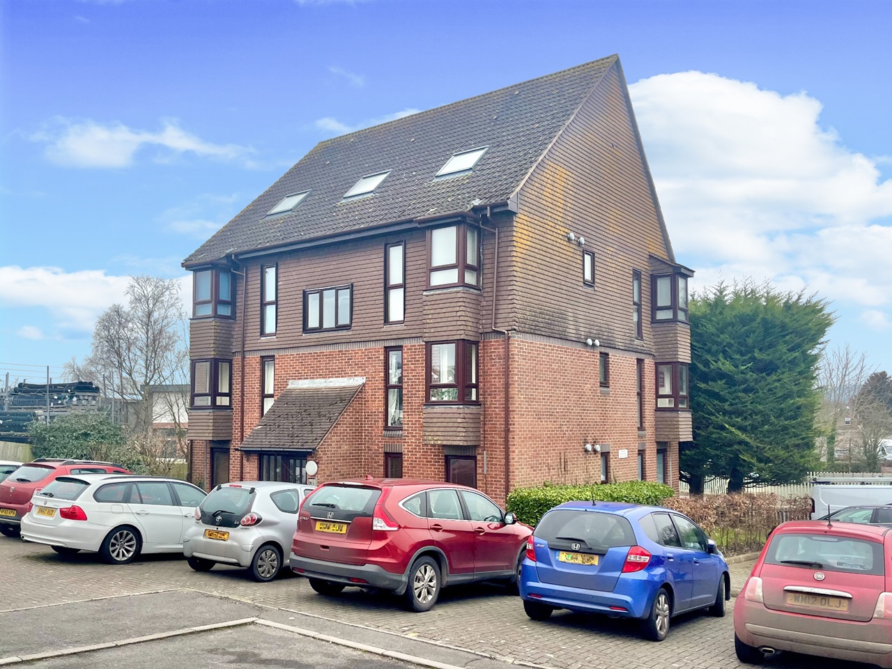 Petersfield - 1 Bed Flat, Meon Close, GU32 - To Rent Now for £795.00 p/m