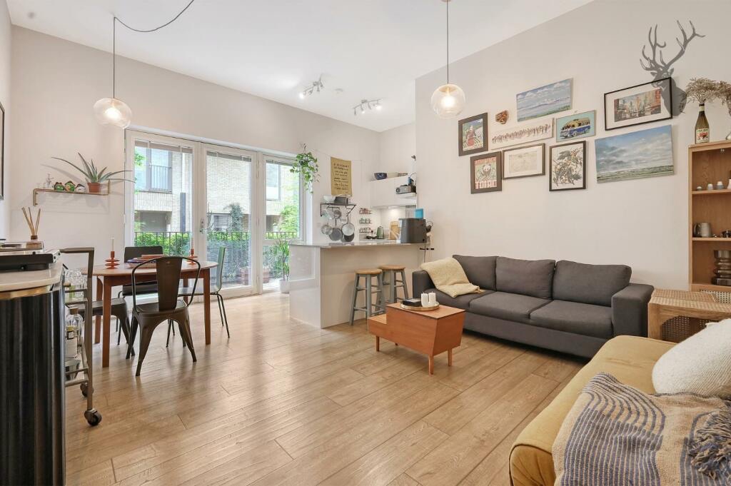 London - 1 Bed Flat, St Clements Avenue, E3 - To Rent Now for £1,950.00 p/m