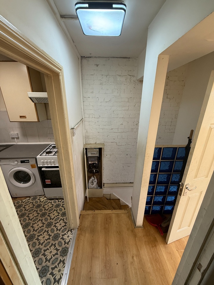 Perivale, Greenford - 2 Bed Flat, Bilton Road, UB6 - To Rent Now for £ ...