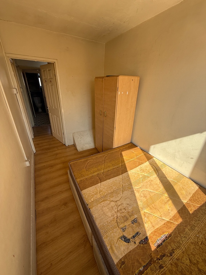 Perivale, Greenford - 2 Bed Flat, Bilton Road, UB6 - To Rent Now for £ ...