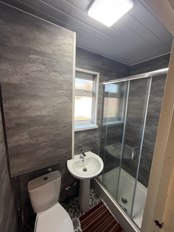 Perivale, Greenford - 2 Bed Flat, Bilton Road, UB6 - To Rent Now for £ ...