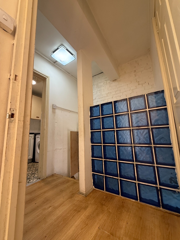 Perivale, Greenford - 2 Bed Flat, Bilton Road, UB6 - To Rent Now for £ ...