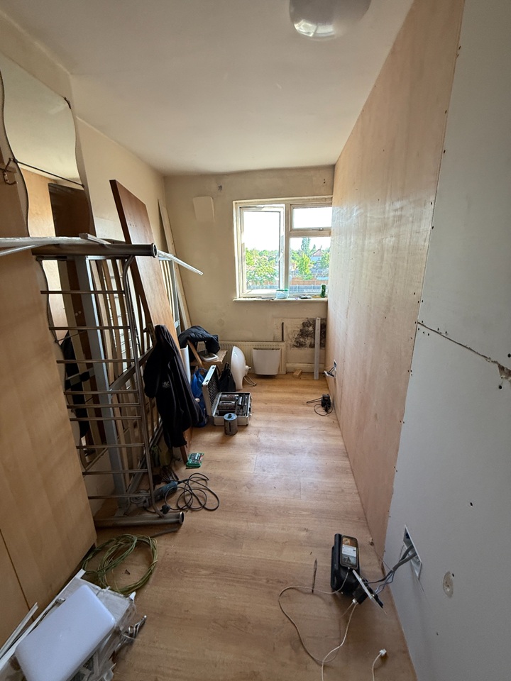 Perivale, Greenford - 2 Bed Flat, Bilton Road, UB6 - To Rent Now for £ ...