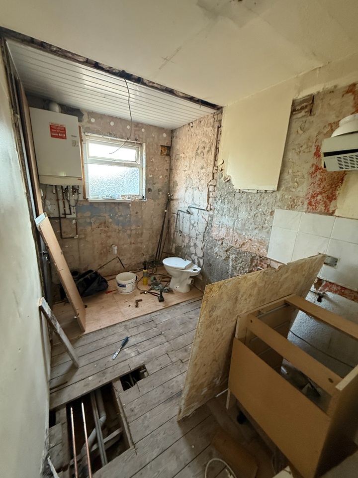 Perivale, Greenford - 2 Bed Flat, Bilton Road, UB6 - To Rent Now for £ ...