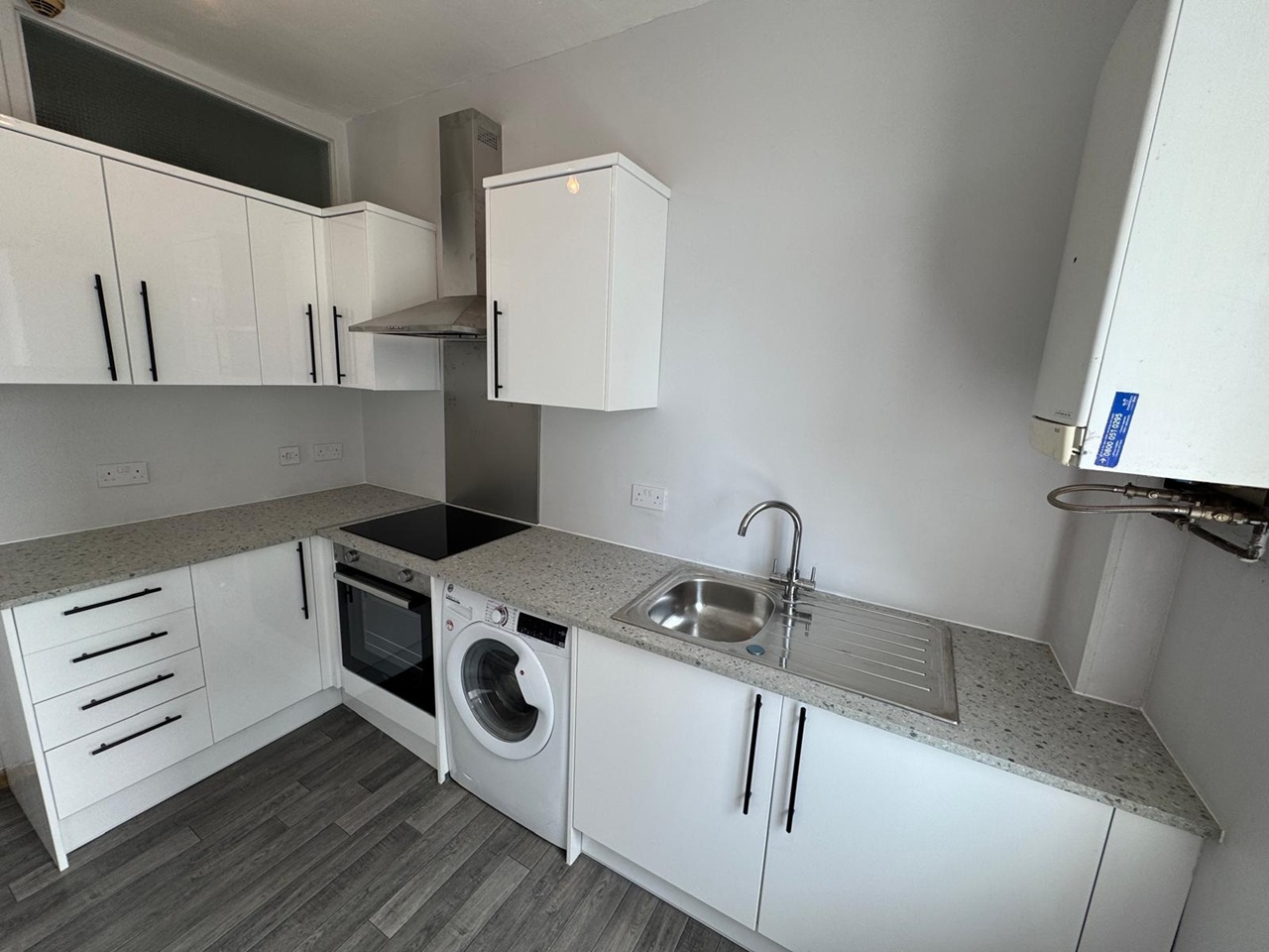 Stretford, Manchester - 2 Bed Flat, Barton Road, M32 - To Rent Now for ...