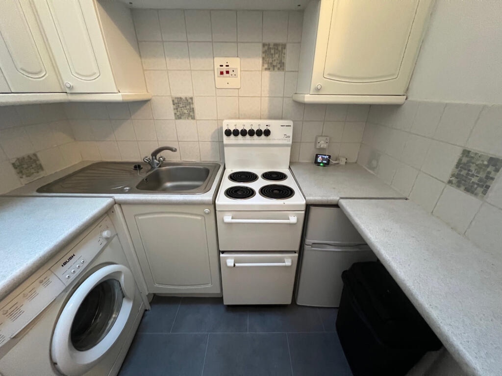 Lytham St. Annes, Lancashire - 1 Bed Flat, Clifton Drive North, FY8 ...
