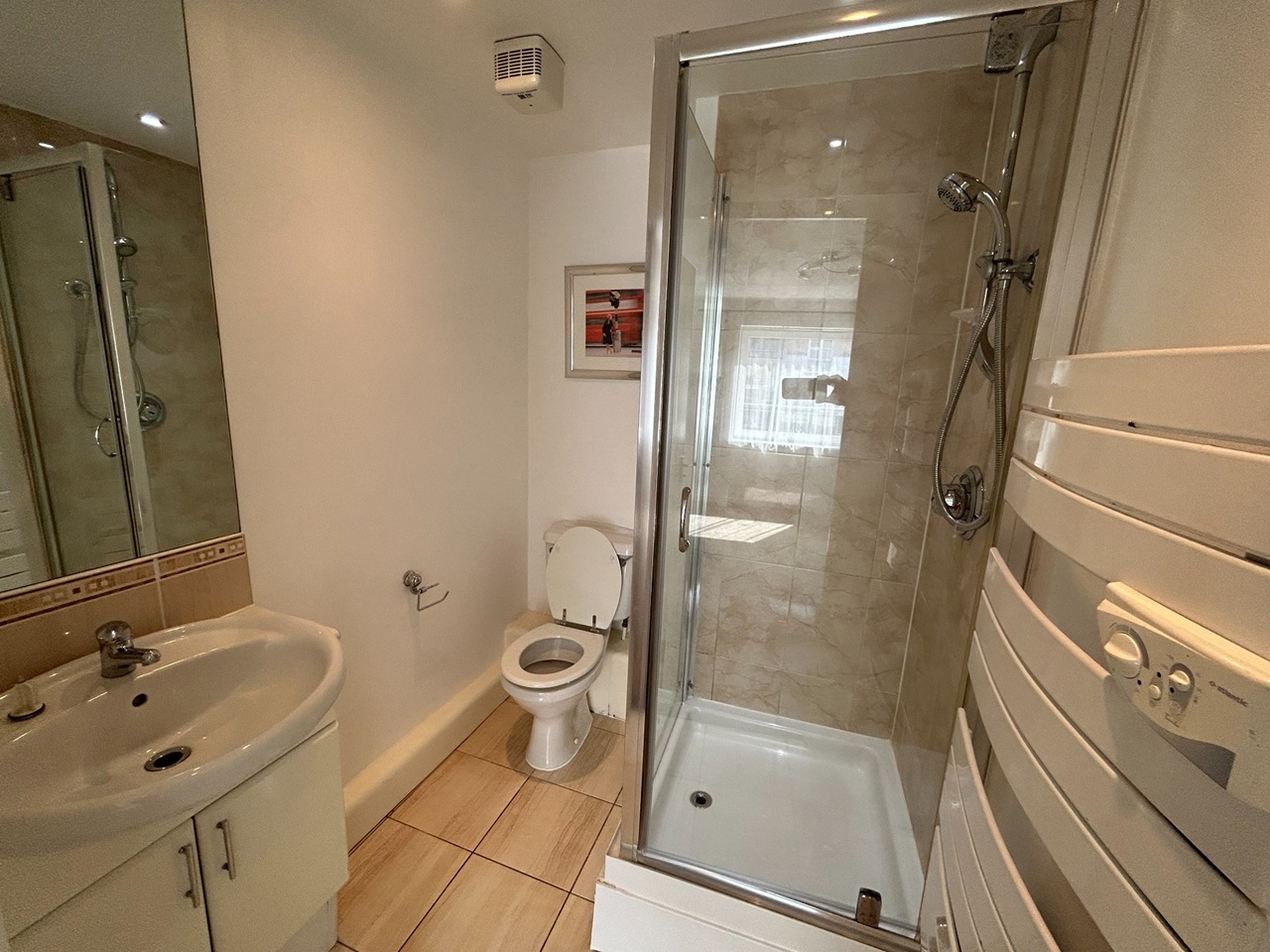 Feltham - 2 Bed Flat, Berberis House, TW13 - To Rent Now for £1,775.00 p/m