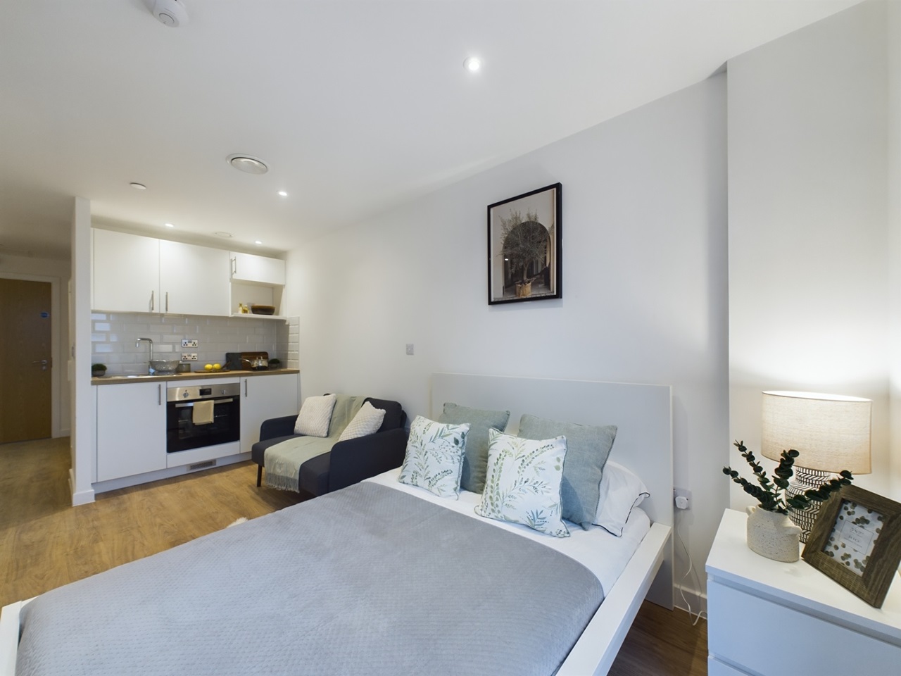 Salford - Studio Flat, Frederick Road, M6 - To Rent Now for £700.00 p/m