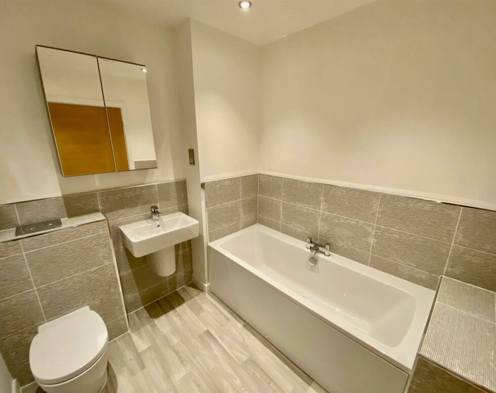 Leeds - 1 Bed Flat, Sandhurst Grove, LS8 - To Rent Now for £900.00 p/m