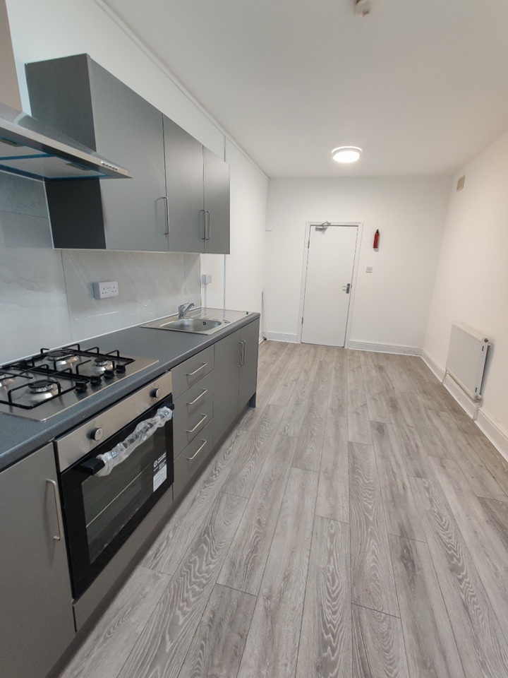 Tilbury - 3 Bed Flat, Calcutta Road, RM18 - To Rent Now for £1,500.00 p/m