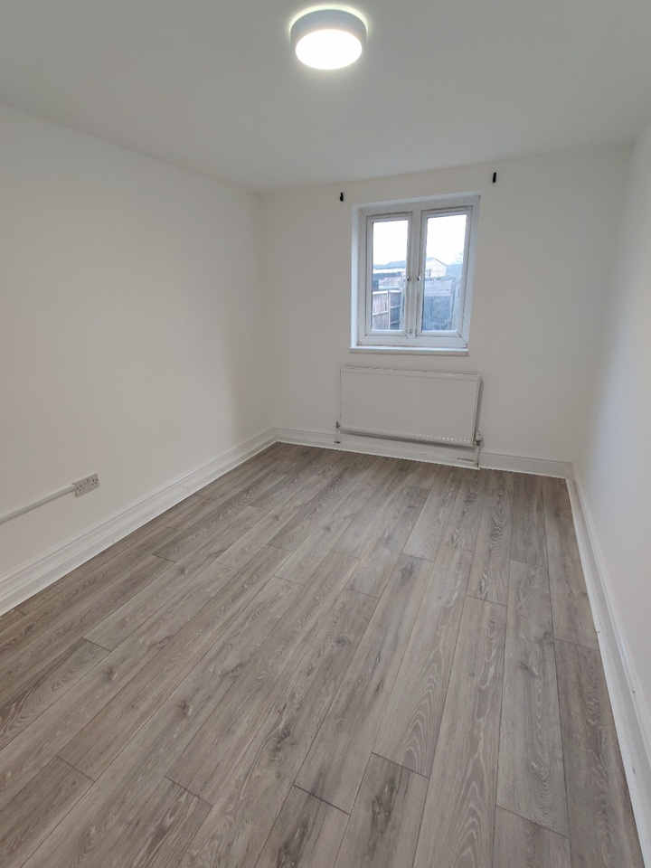 Tilbury - 3 Bed Flat, Calcutta Road, RM18 - To Rent Now for £1,500.00 p/m