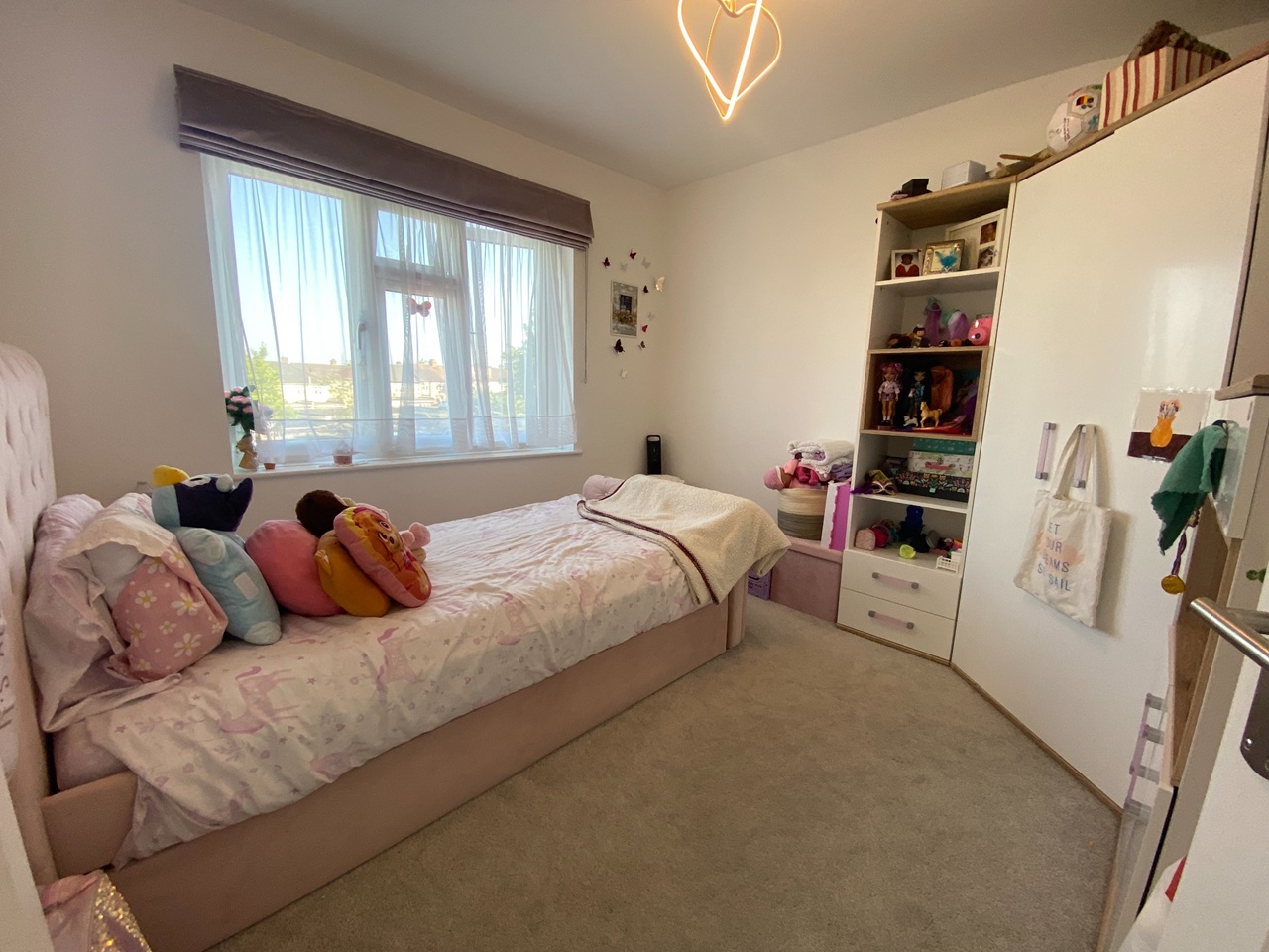 Collier Row, Romford - 3 Bed Semi-Detached House, The Drive, RM5 - To Rent Now for £2,500.00 p/m