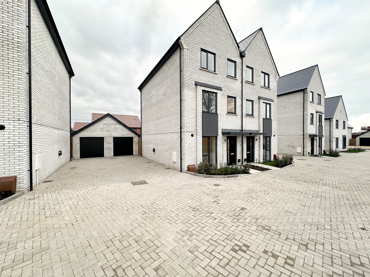 Folkestone - 4 Bed Semi-Detached House, Grenadier Drive, CT20 - To Rent ...