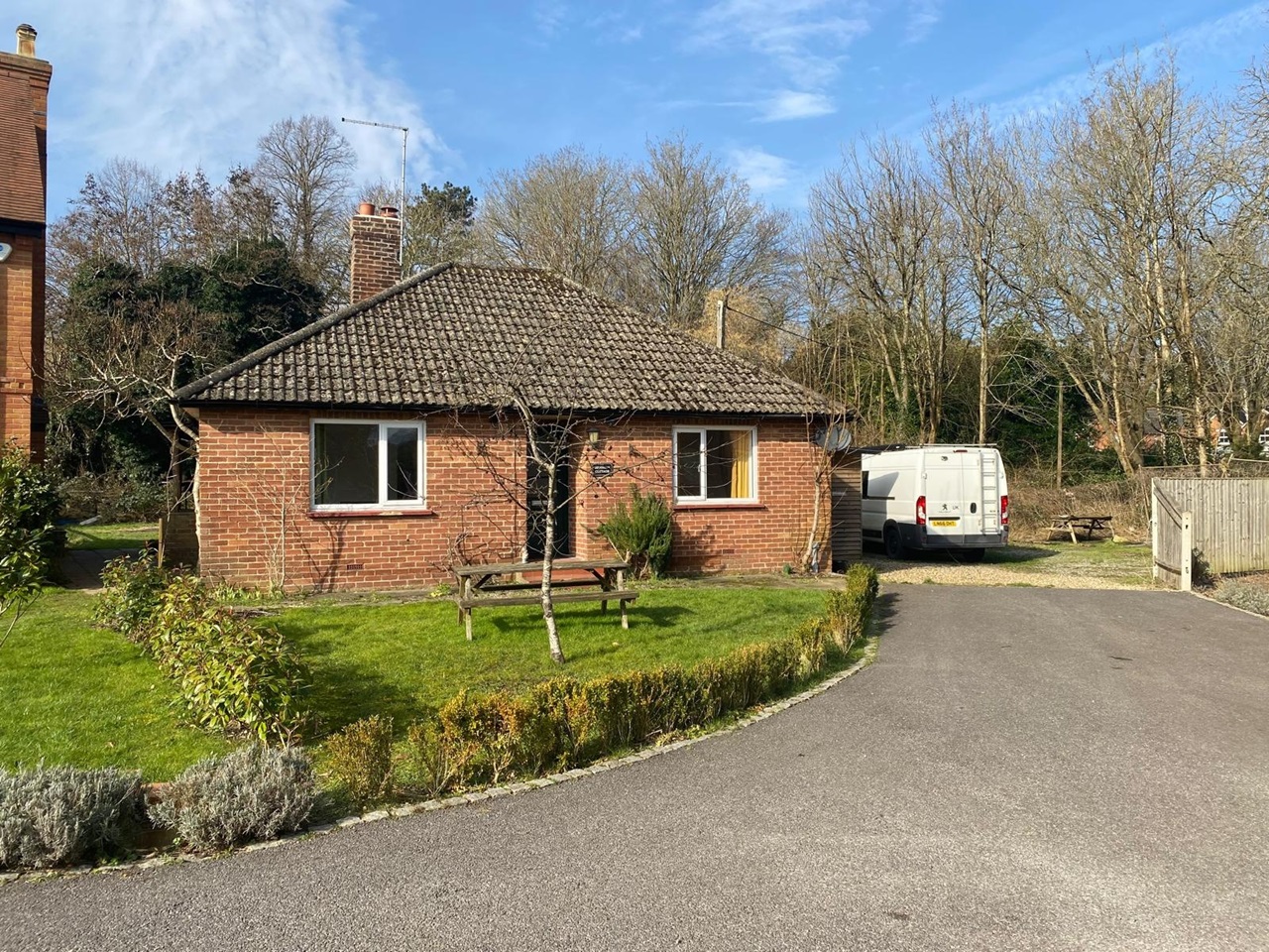 Woolhampton, Reading - 2 Bed Bungalow, Station Road, RG7 - To Rent Now ...