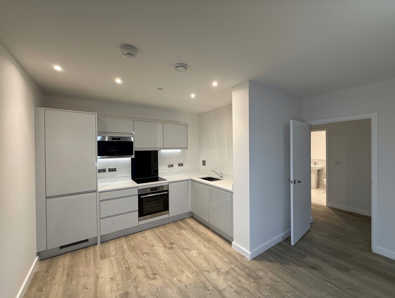 London - 1 Bed Flat, Vousden Grove, SE28 - To Rent Now for £1,800.00 p/m