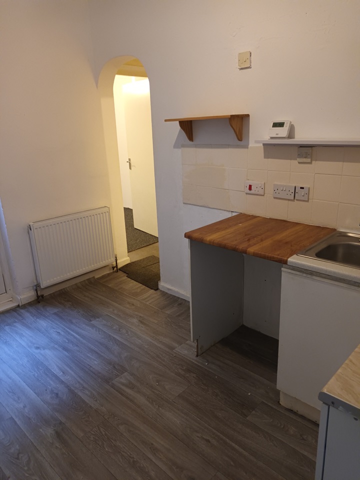 Dawlish - 1 Bed Flat, High Street, EX7 - To Rent Now for £660.00 p/m